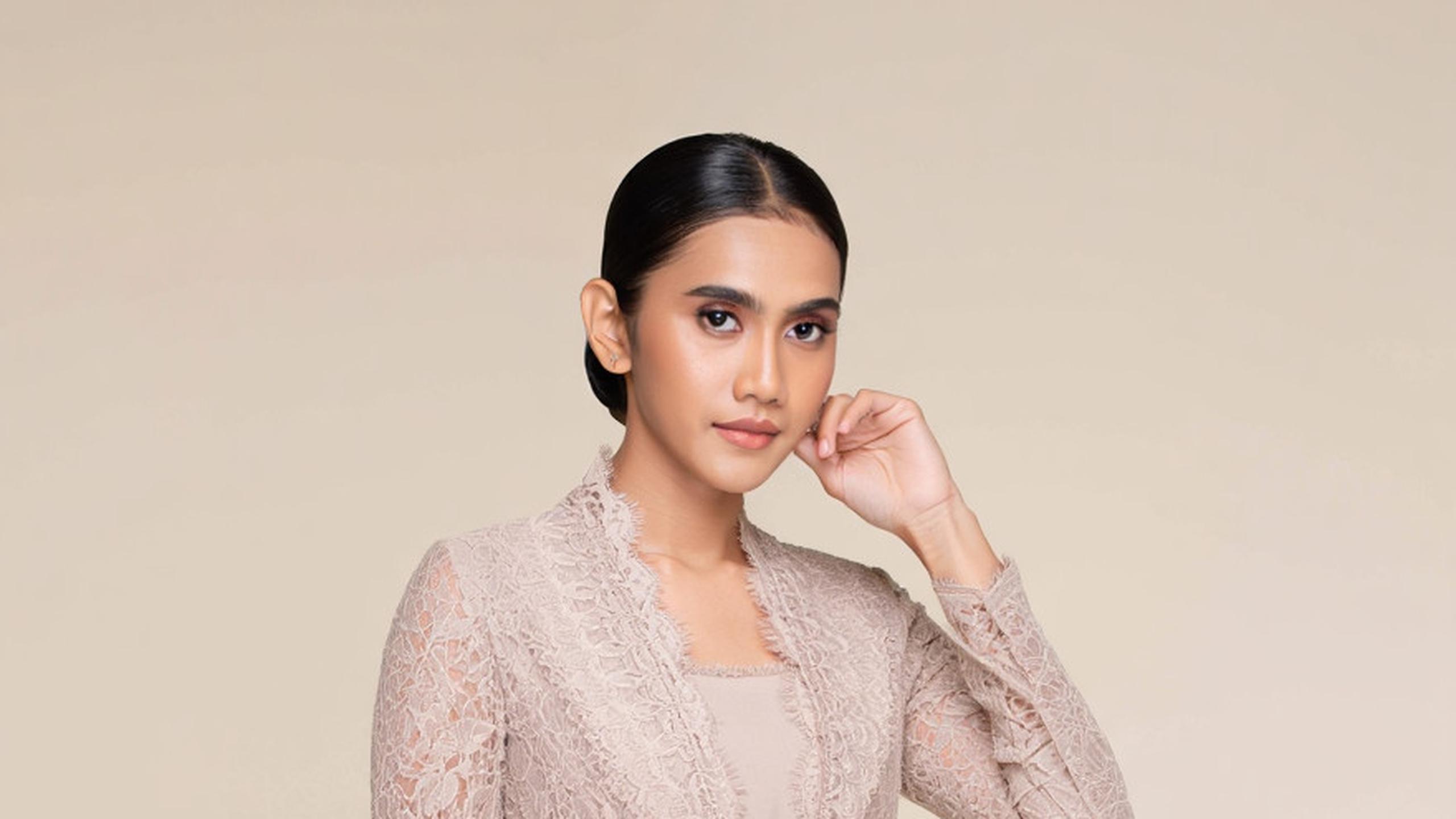 9 Model Kebaya Brokat 2025 Paling Stylish, Pas untuk Acara Resmi dan ...