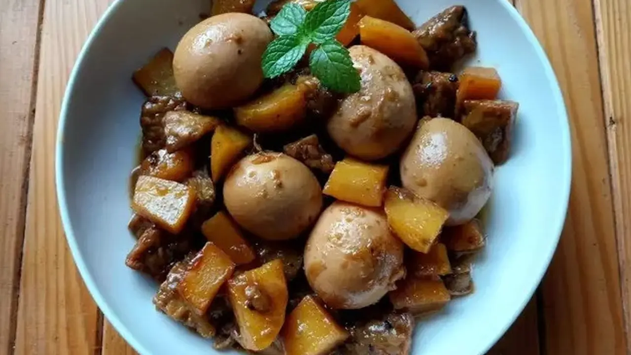 3 Resep Praktis Semur Telur, Hidangan Simpel Favorit Keluarga - Lifestyle Liputan6.com