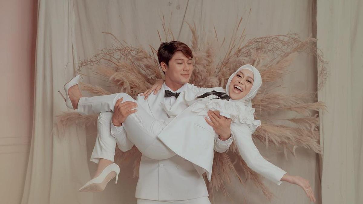6 Foto Prewedding Terbaru Lesty Kejora dan Rizky Billar dengan Nuansa Serba Putih - Hot Liputan6.com