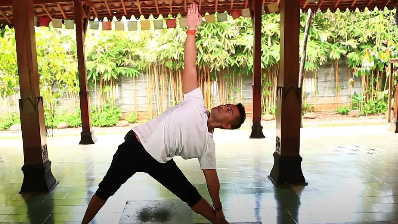 Cerita Anjasmara 10 Tahun jadi Instruktur Yoga, Sempat Anggap Olahraga ...