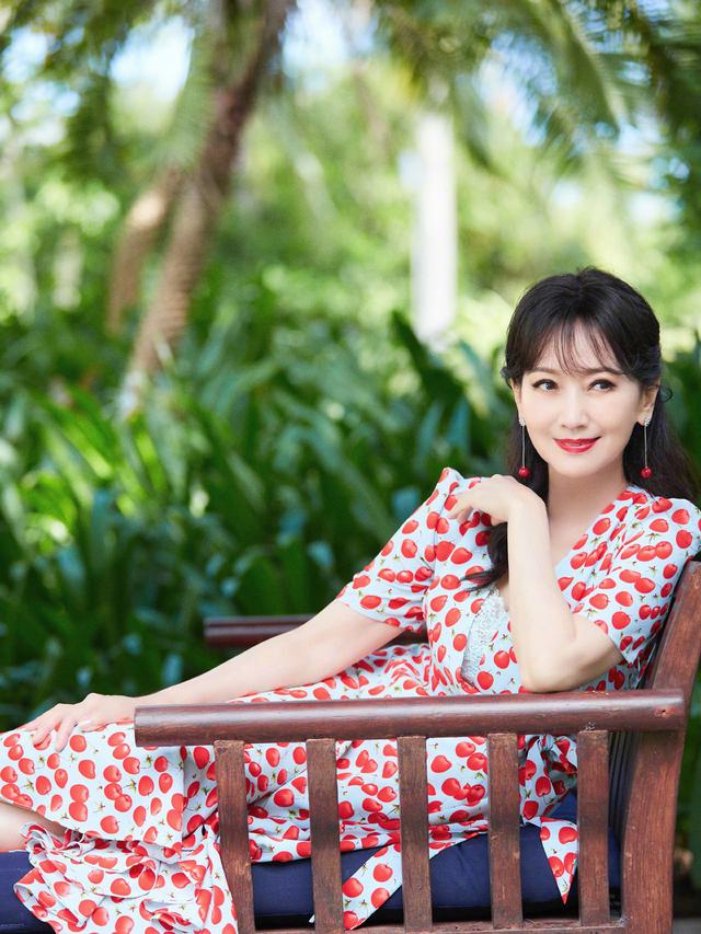 Potret Terbaru Angie Chiu Si Ular Putih, Tetap Jelita Jelang Usia 67 ...