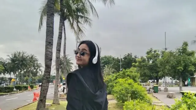 6 Gaya Rumsyah di Media Sosial, Tidak Hanya Kenakan Pakaian Adat Baduy - Lifestyle Liputan6.com