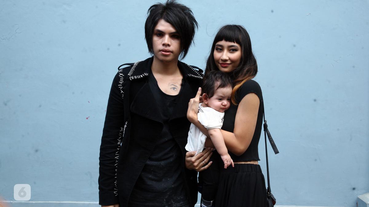 Mobil Axel Andaviar Ditabrak Truk hingga Hancur - ShowBiz Liputan6.com