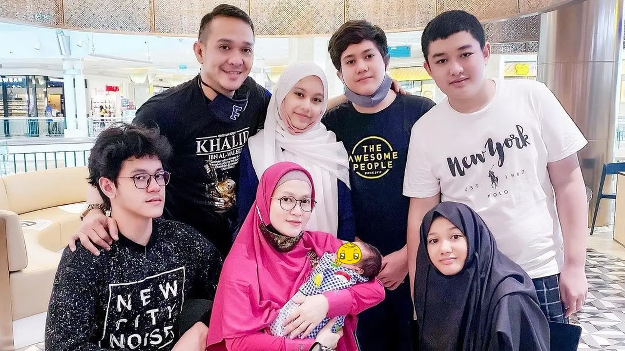 6 Potret Keluarga Fadlan Muhammad dan Lyra Virna, Harmonis Bareng 6 ...