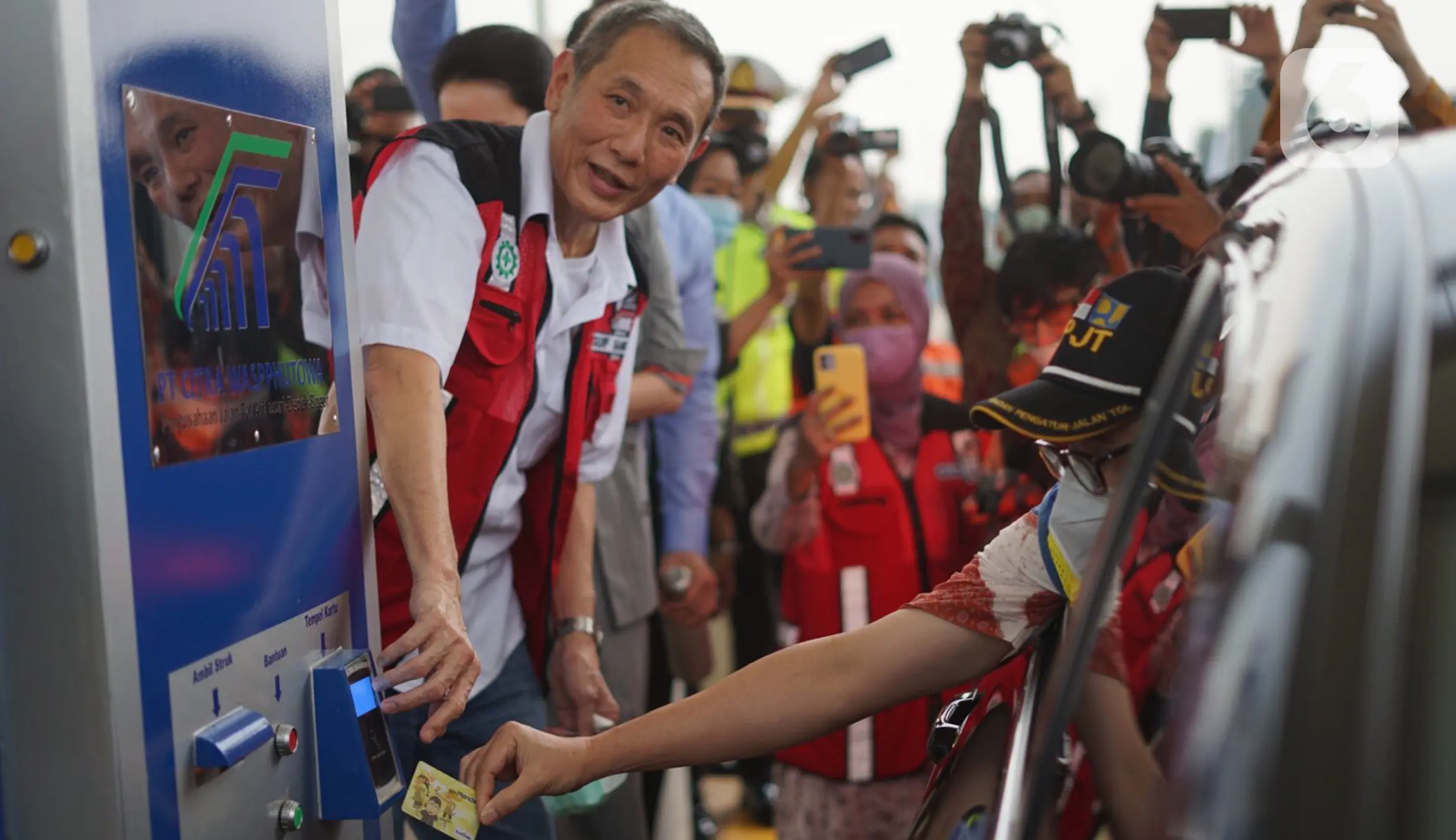 FOTO: Tol Desari Seksi II Mulai Bisa Dilalui Kendaraan - Foto Liputan6.com