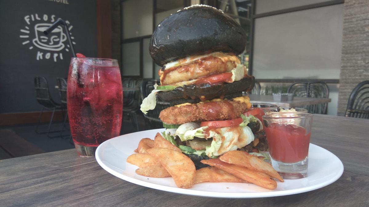 Bomb Burger, Sajian Artotel yang Ramah di Kantung Mahasiswa - Lifestyle ...
