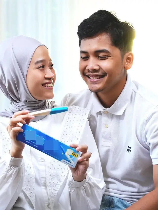 Penantian 3 Tahun, Ini 6 Potret Bintang Emon Umumkan Istri Hamil Anak Pertama - Hot Liputan6.com