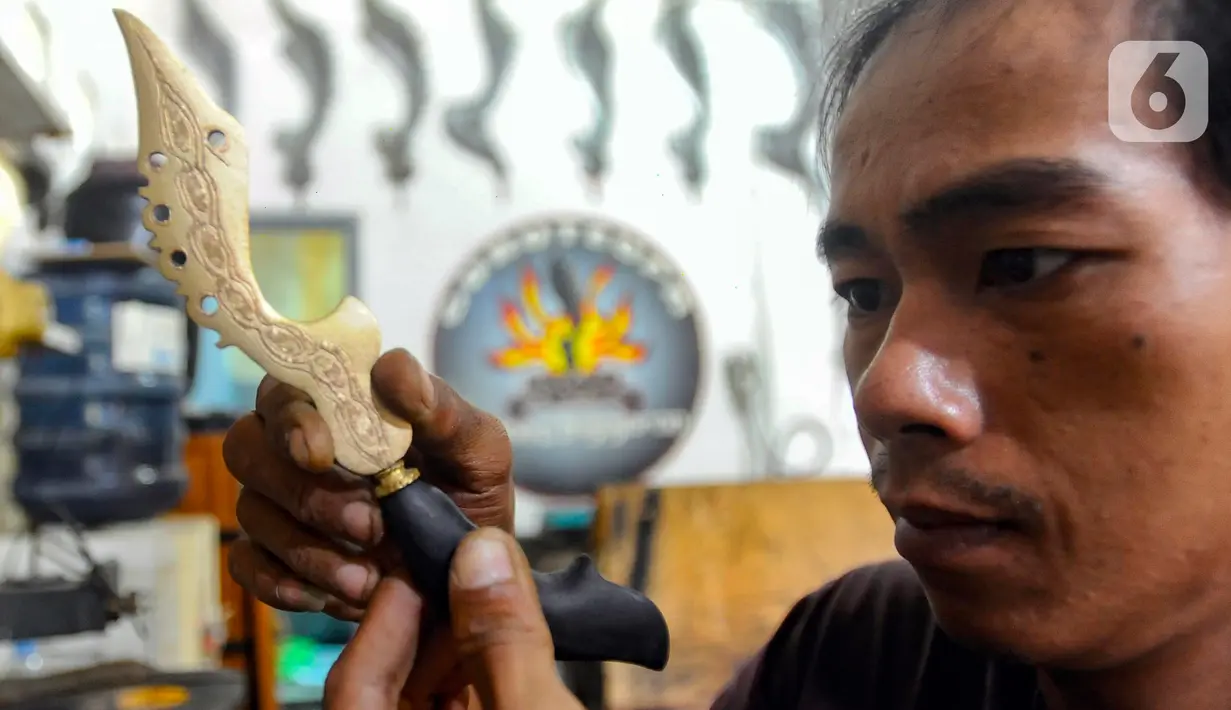 Melihat Proses Pembuatan Senjata Pusaka Kujang Khas Jawa Barat - Foto ...