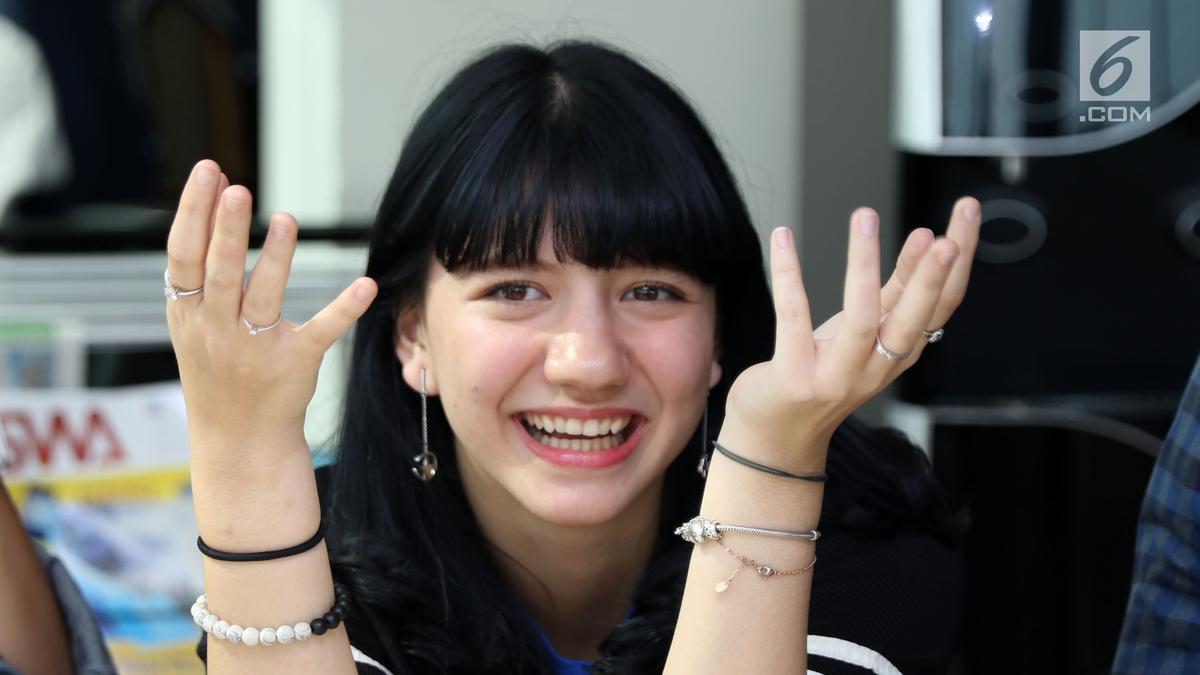 Hangat Berpacaran, Cassandra Lee Tidak Mau Buru-Buru Nikah - ShowBiz ...