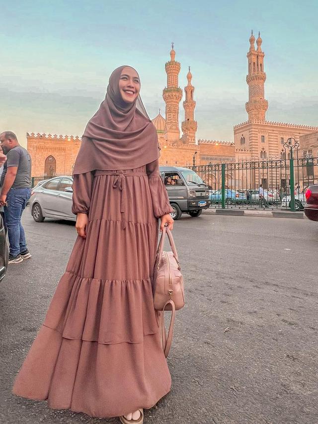 8 Model Baju Gamis Simple dan Elegan, Simak Inspirasinya dari Citra ...
