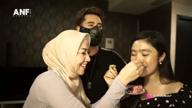 6 Momen Perayaan Ulang Tahun Venna Melinda ke-48, Febby Rastanty Jadi ...