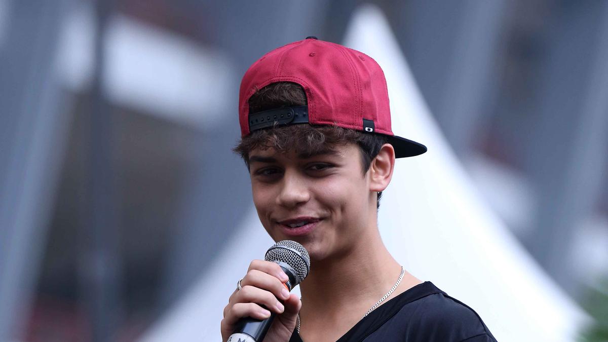 Harris J Rayakan Ulang Tahun Bareng Fans di Indonesia - Entertainment ...