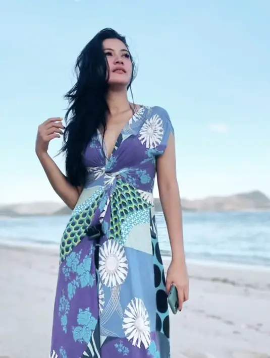 Pesona Fera Feriska di Usia Hampir Kepala Empat, Anti Menua - Cantiknya ...