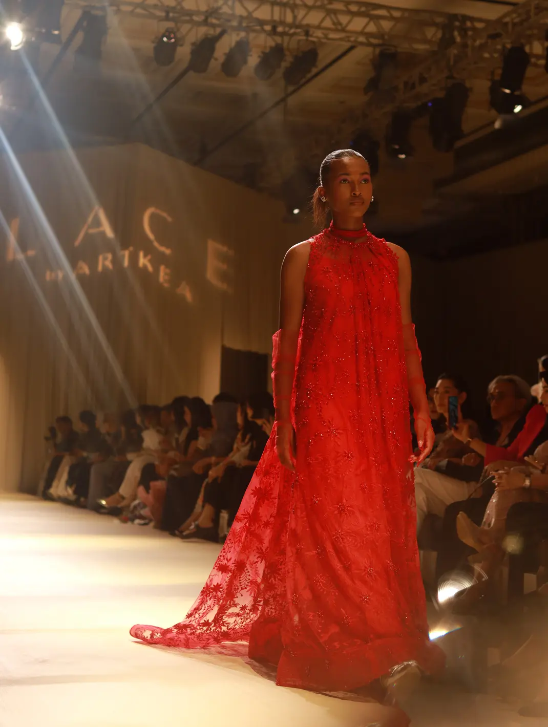 Kolaborasi Sarat Makna di Runway ARTKEA Annual Show, Presentasi 86 ...