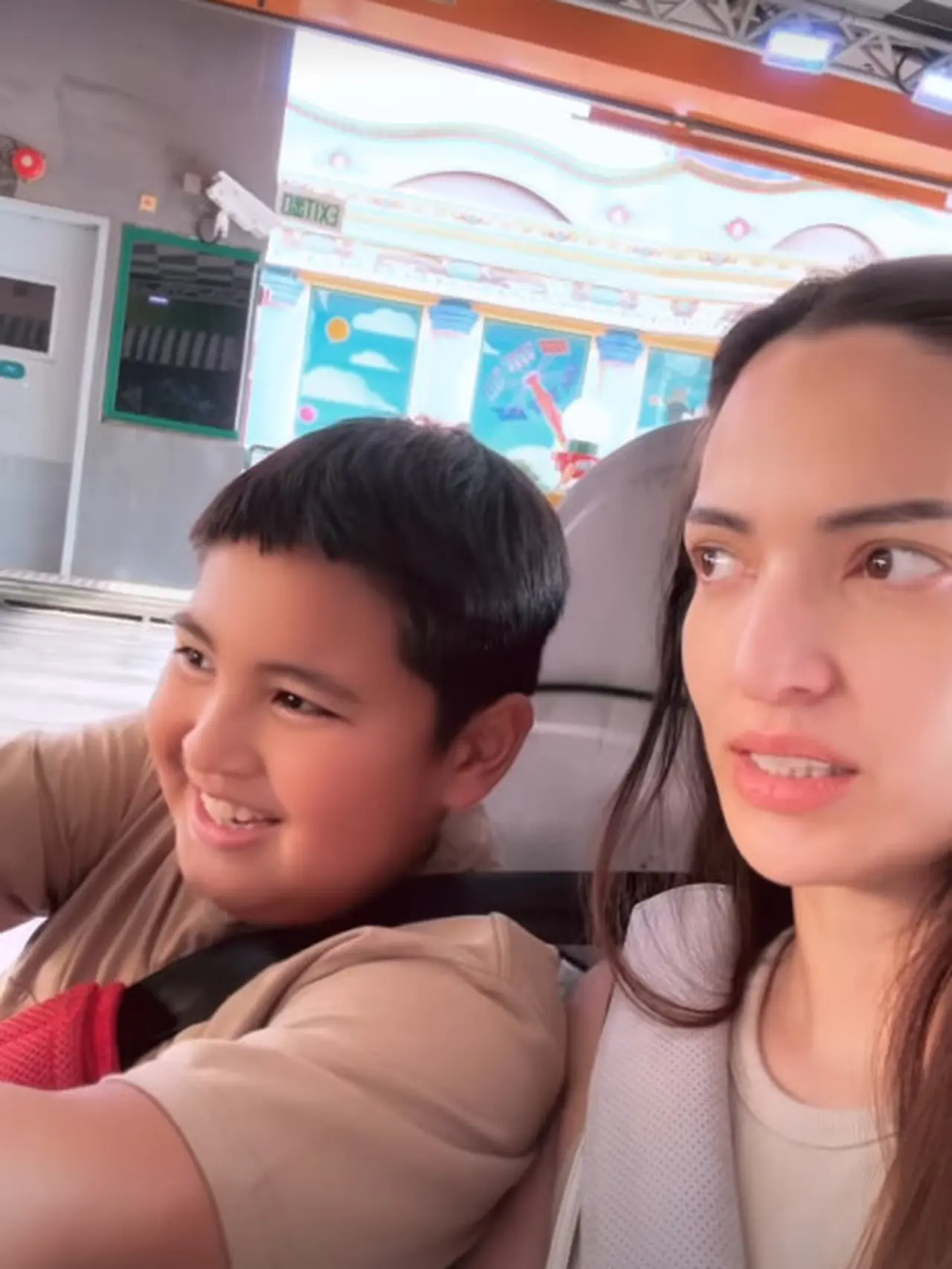 Potret Cantik Nia Ramadhani dengan Bare Face Rayakan Ultah Mainaka di ...