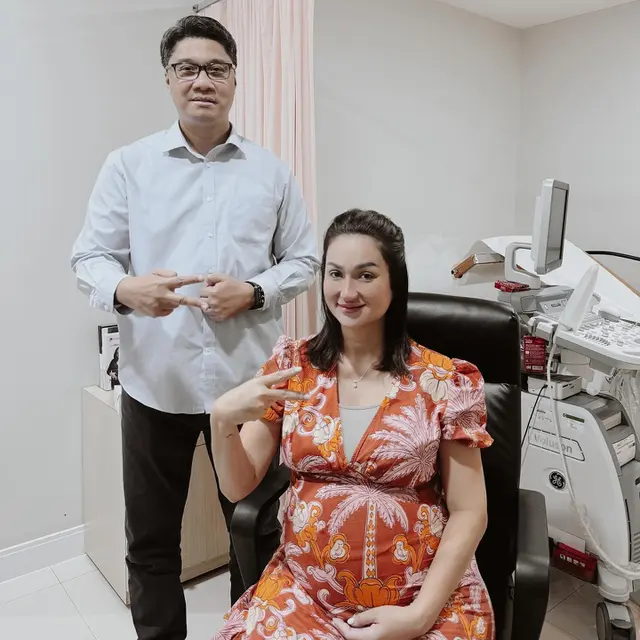 7 Potret Tengku Dewi Putri Periksa Kehamilan Ditemani Anak, Siap-siap ...