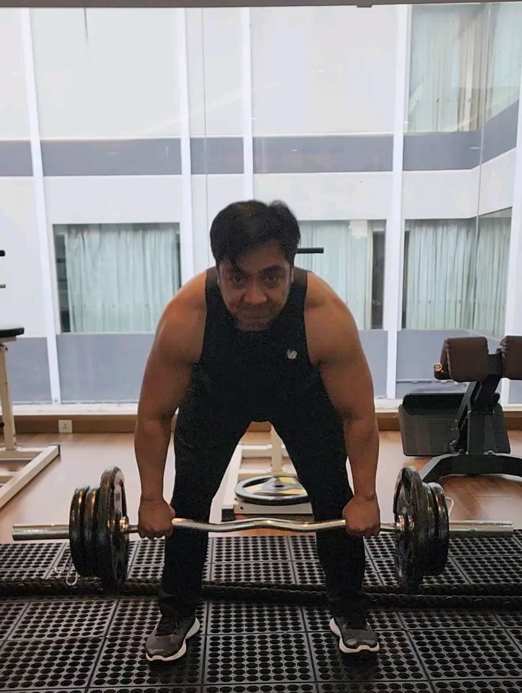 Potret Ustaz Riza Muhammad Pamer Otot Jalani Olahraga - Foto Liputan6.com