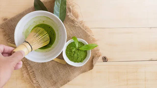 Sering Disamakan, Ini Beda Teh Hijau dan Matcha - Hot Liputan6.com