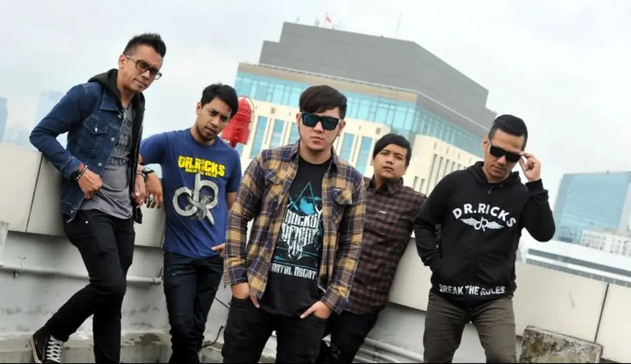 FOTO: 15 Tahun Jadi Vokalis, Begini Kebersamaan Richie dan Five Minutes ...