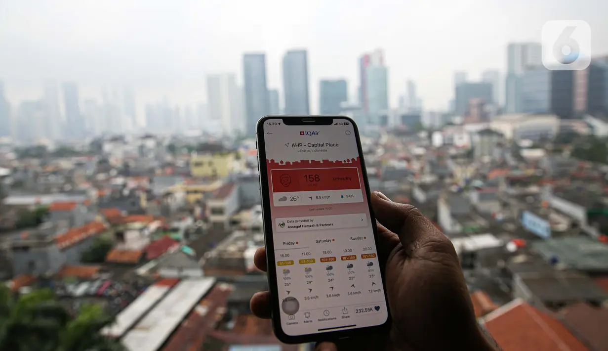 Jakarta Juara Dunia Polusi Udara saat Diguyur Hujan Lebat - Foto Liputan6.com