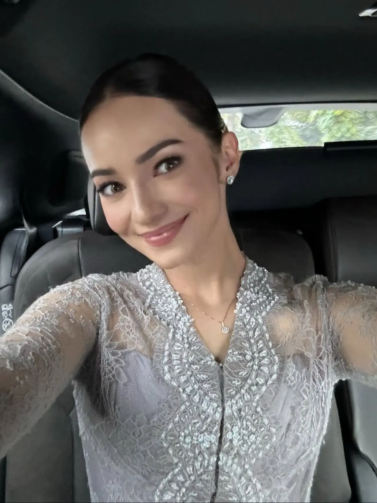 Inspirasi Mix and Match Kebaya dari Artis Perempuan Tanah Air untuk ...