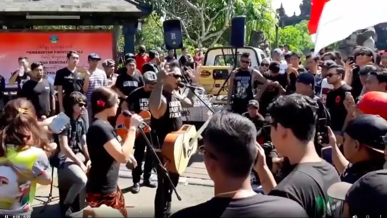 Tanpa Masker, Jerinx SID Ramaikan Gerakan Bali Tolak Rapid & Swab Test ...