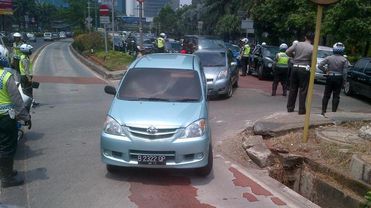 Pengalihan arus di Raya Kembangan dikeluhkan warga - Berita Otosia.com