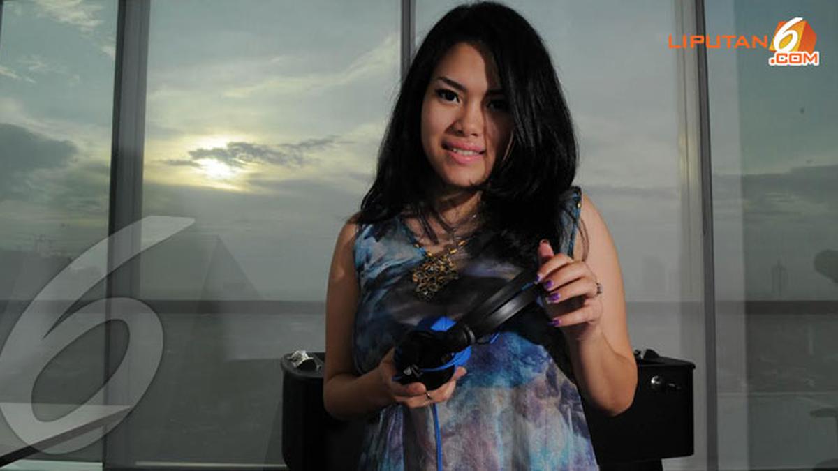 Cara si Seksi DJ Irene Bahagiakan Ibunda