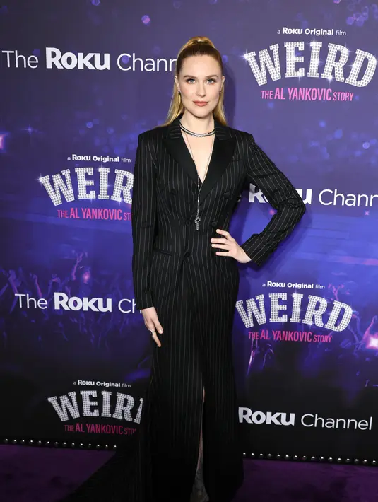 Gaya Evan Rachel Wood Pakai Blazer Hitam, Cantik dan Memesona - Foto ...