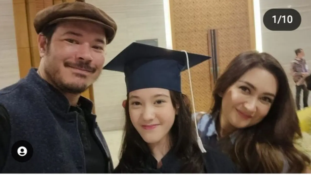 6 Potret Kompak Mantan Pasangan Artis Hadiri Wisuda Sekolah Anak Tahun Ini, Ada Wulan Guritno ...