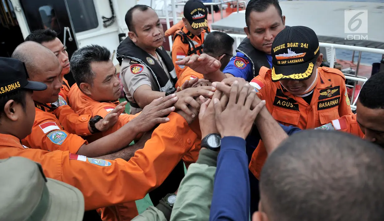 FOTO: Hari Kedua Bahu-membahu Cari Korban Lion Air JT 610 - Foto Liputan6.com