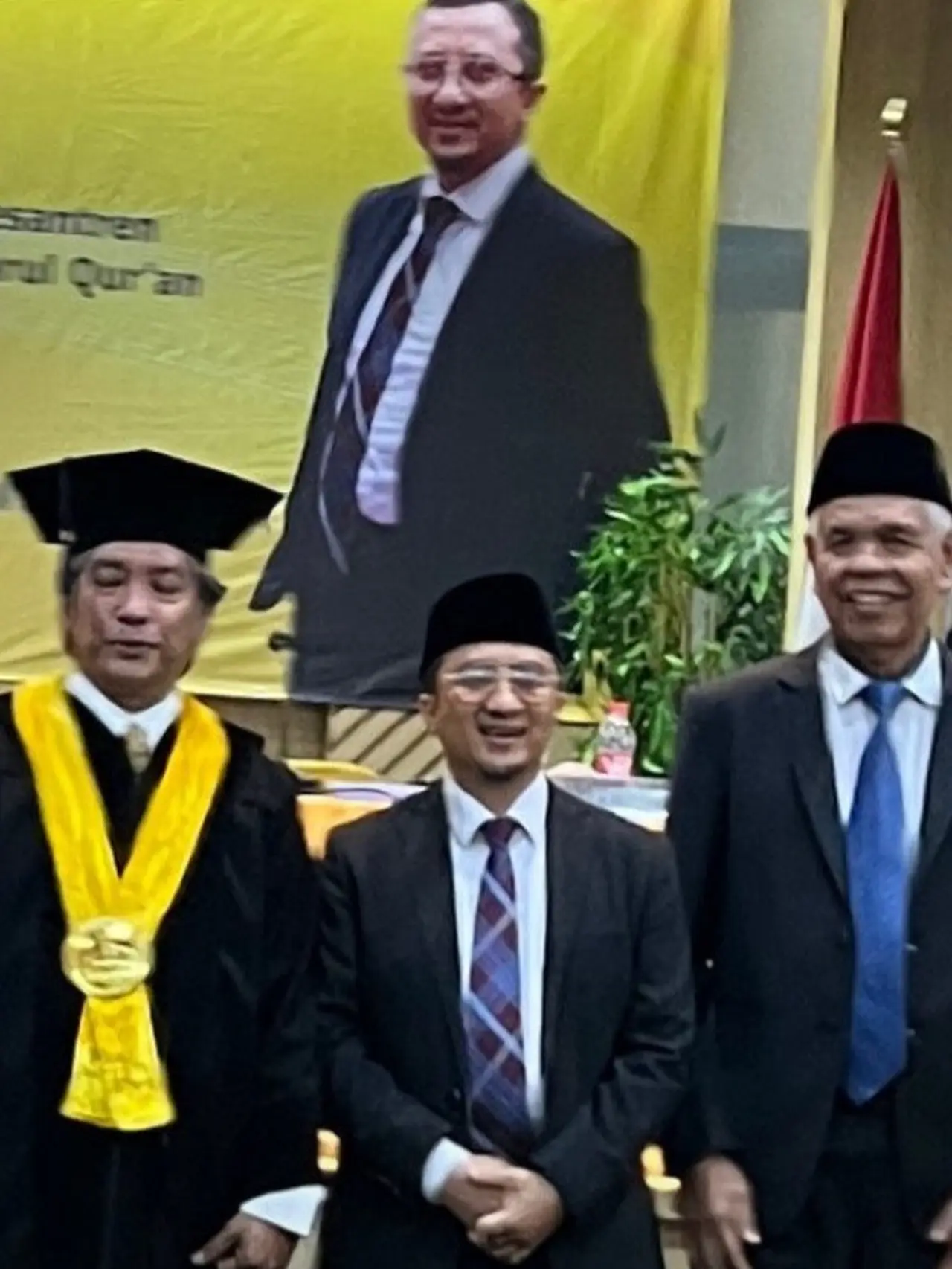 7 Potret Ustaz Yusuf Mansur Wisuda Doktor, Sosok Istri Curi Perhatian ...