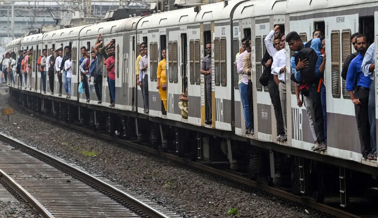 Potret Pengguna Transportasi Kereta di India - Foto Liputan6.com