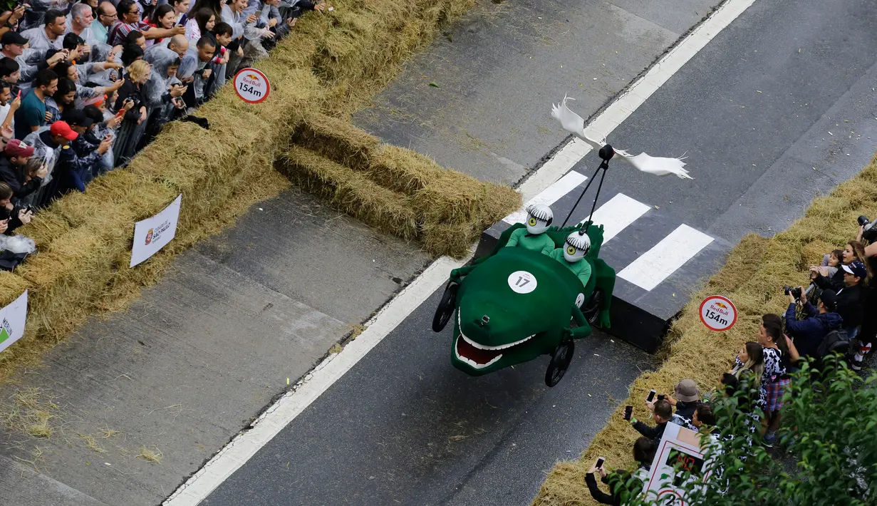 FOTO: Kompetisi Unik, Balapan 'Kotak Sabun' di Brasil - Foto Liputan6.com