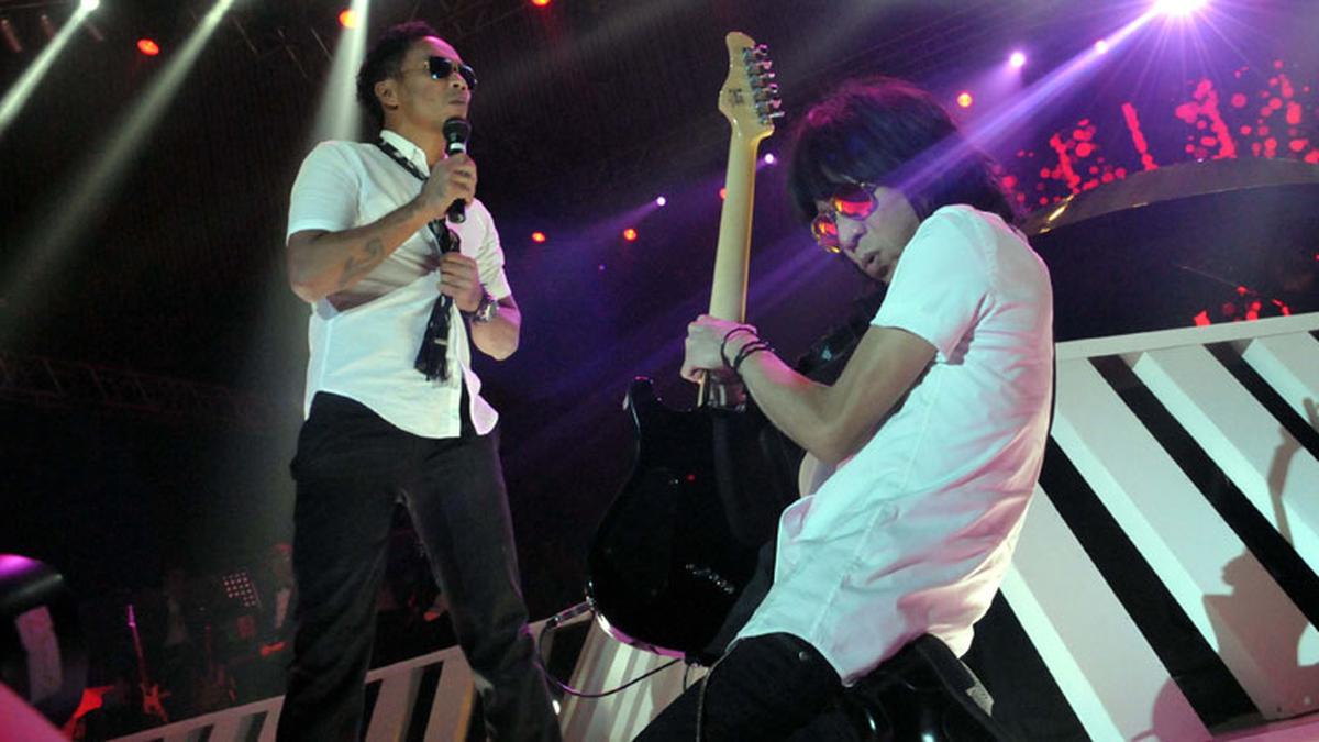Permainan Gitar Abdee Negara Sangat Kuat di 6 Lagu Slank Ini - ShowBiz ...