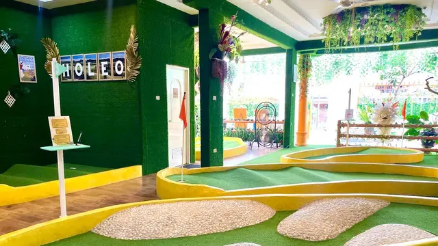 Ide Tempat Kencan Baru di Jakarta, Main Mini Golf Indoor hingga Selfie ...