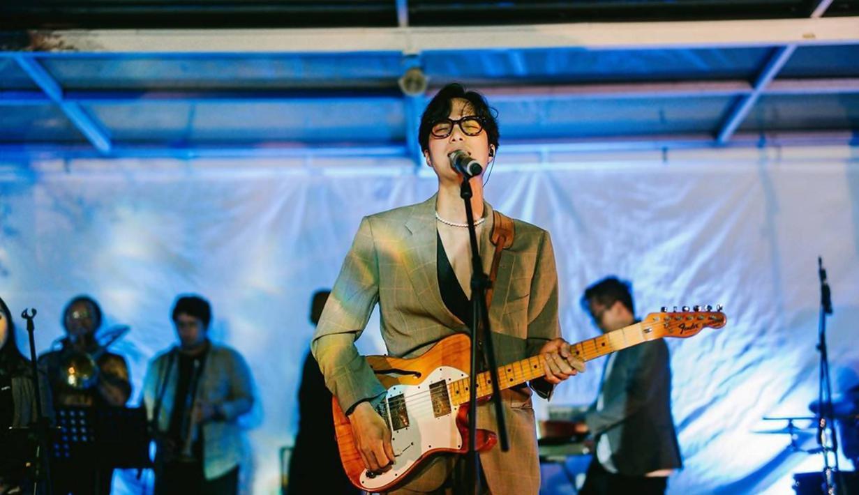 Genap Berusia 37 Tahun, Ini Potret Dikta Tampil Keren dengan Setelan ...