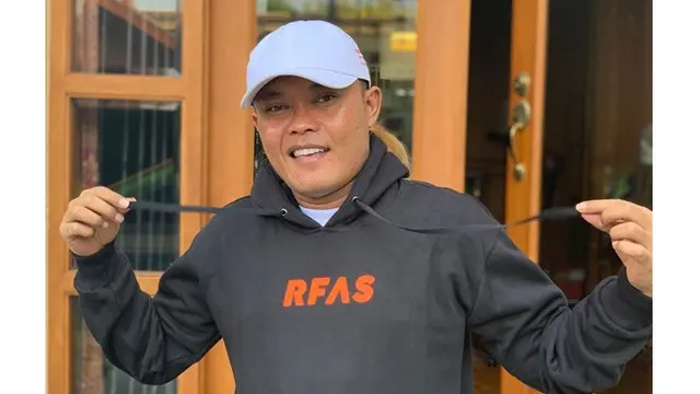 6 Gaya Sule dengan Rambut Terurai yang Bikin Pangling - Hot Liputan6.com