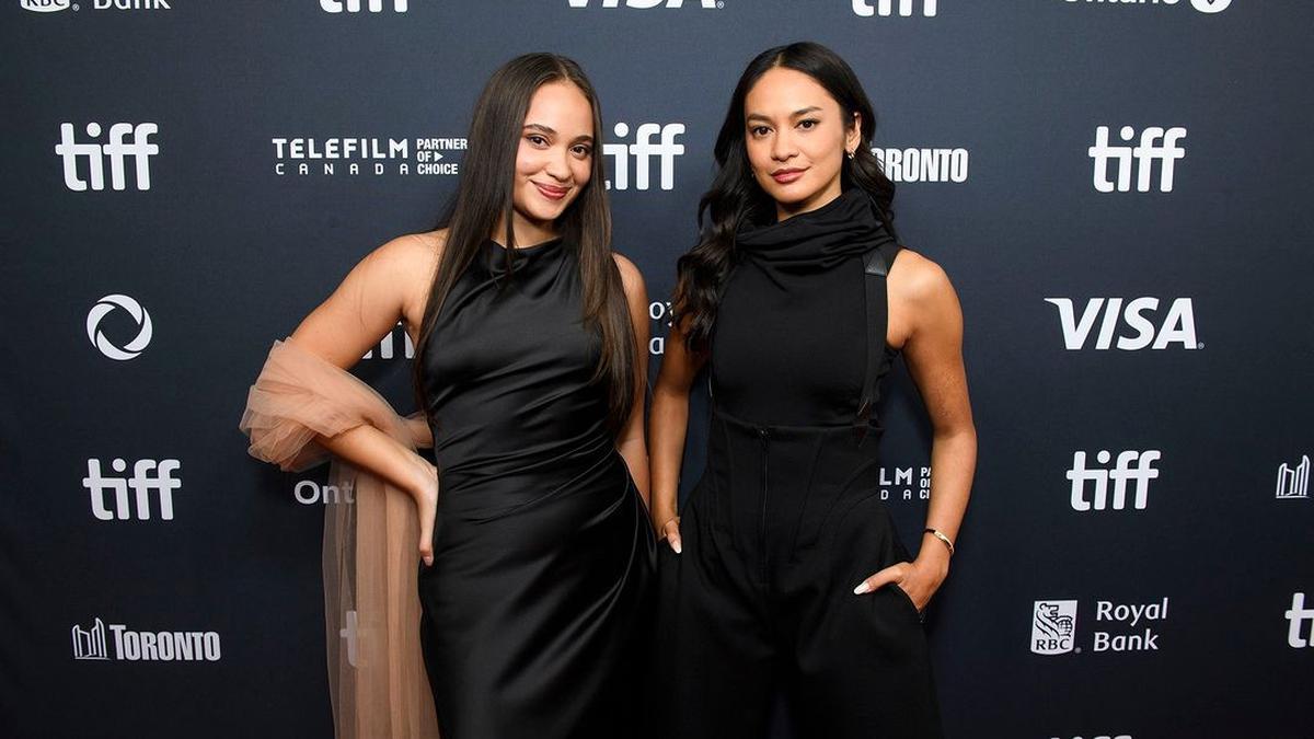 6 Gaya Elegan Serba Hitam Aurora Ribero dan Hana Malasan di Red Carpet ...