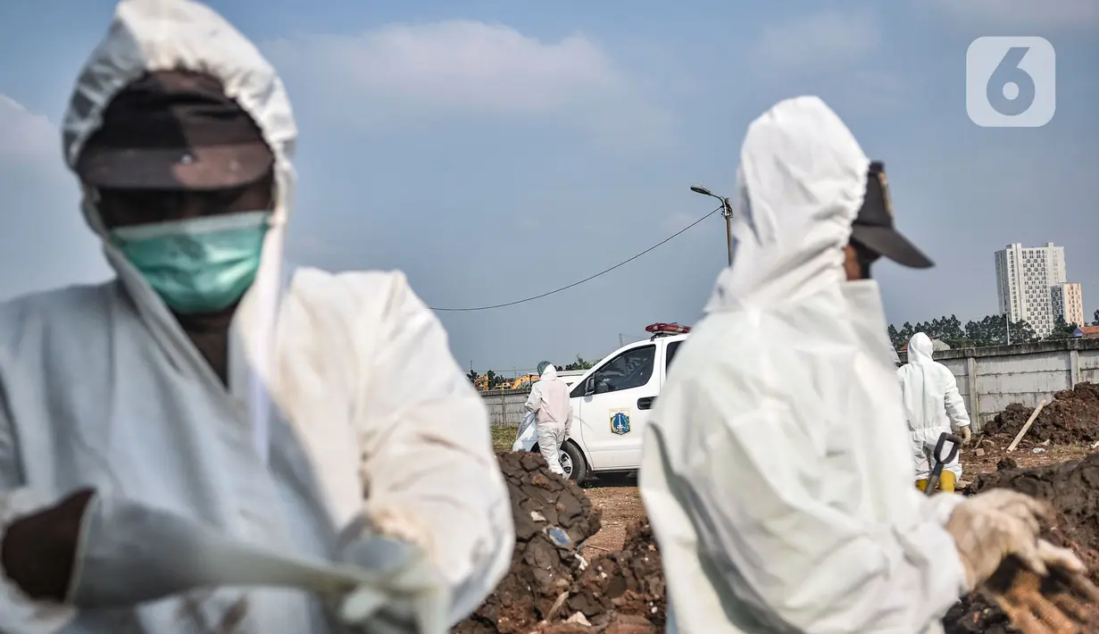 FOTO: TPU Rorotan Mulai Digunakan untuk Pemakaman Jenazah Pasien COVID ...