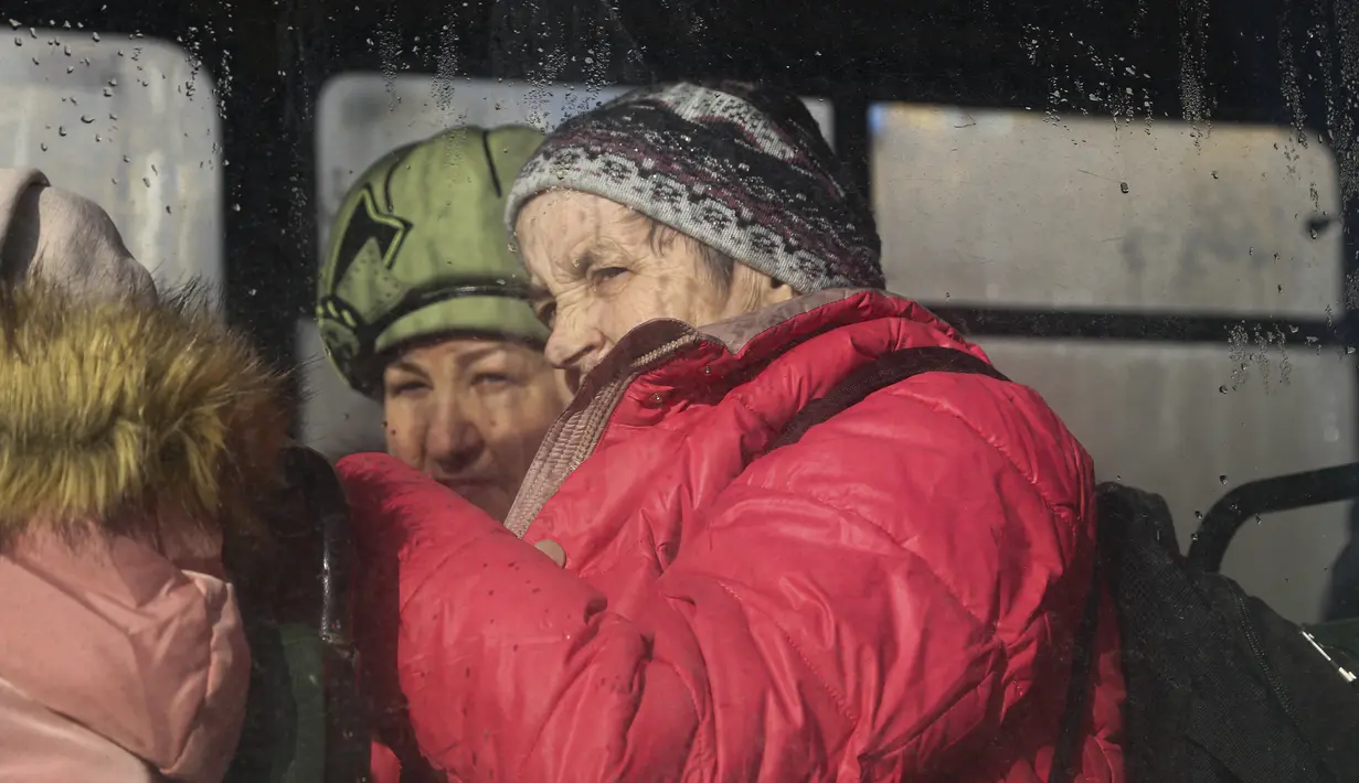 FOTO: Separatis Pro-Rusia Perintahkan Evakuasi Massal di Ukraina Timur ...