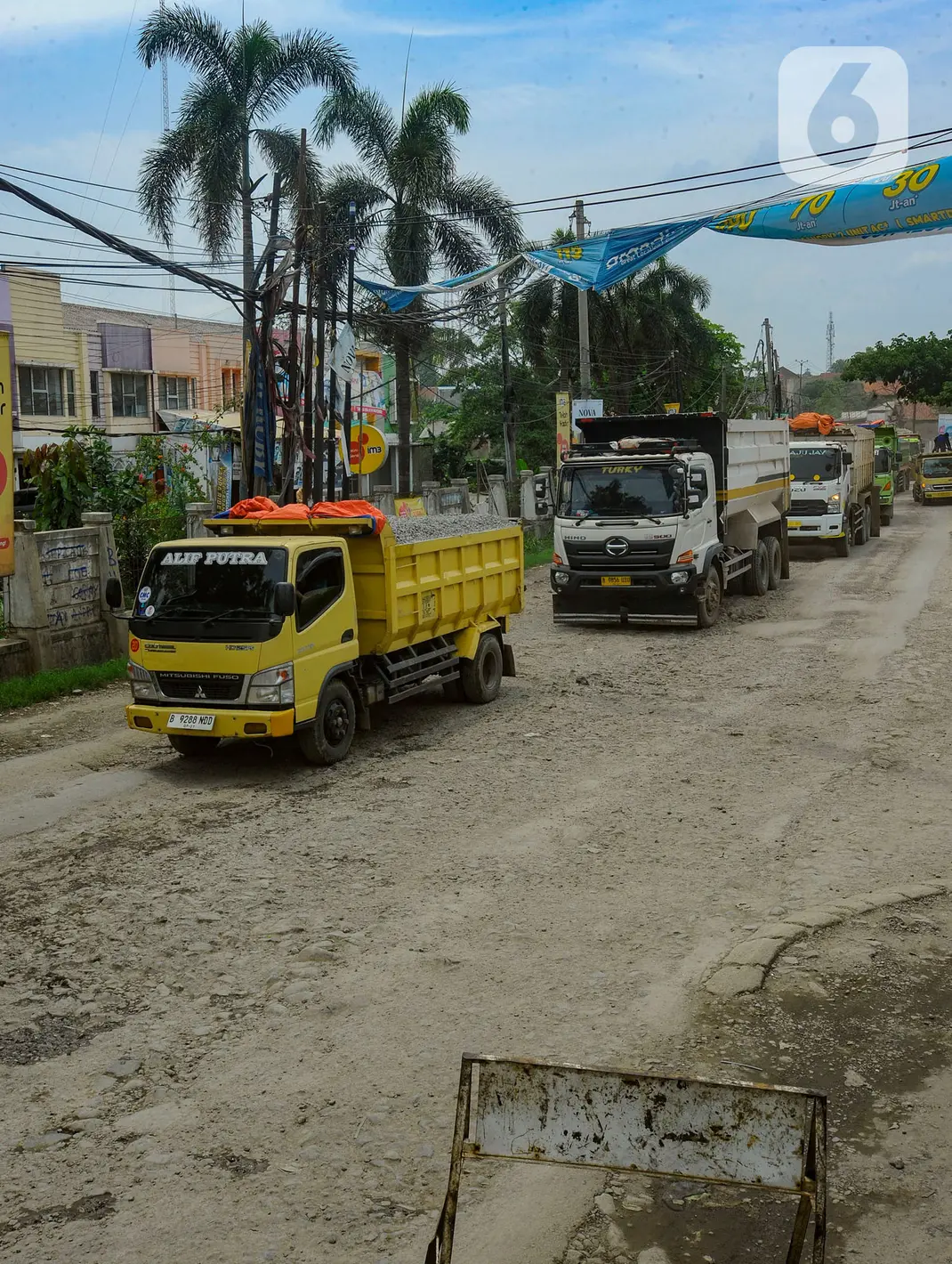 Potret Jalan di Parung Panjang Bogor yang Rusak Parah Akibat Truk ...
