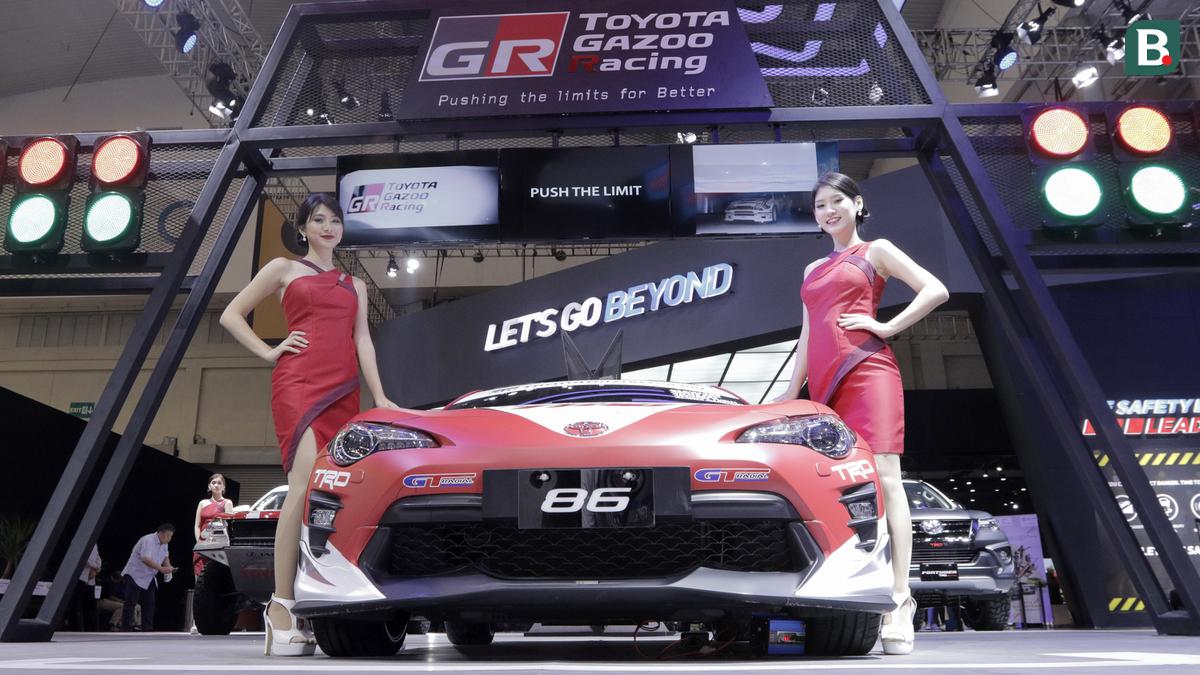 FOTO: Pesona SPG Cantik dan Barisan Mobil Sport di GIIAS 2018 - Ragam ...