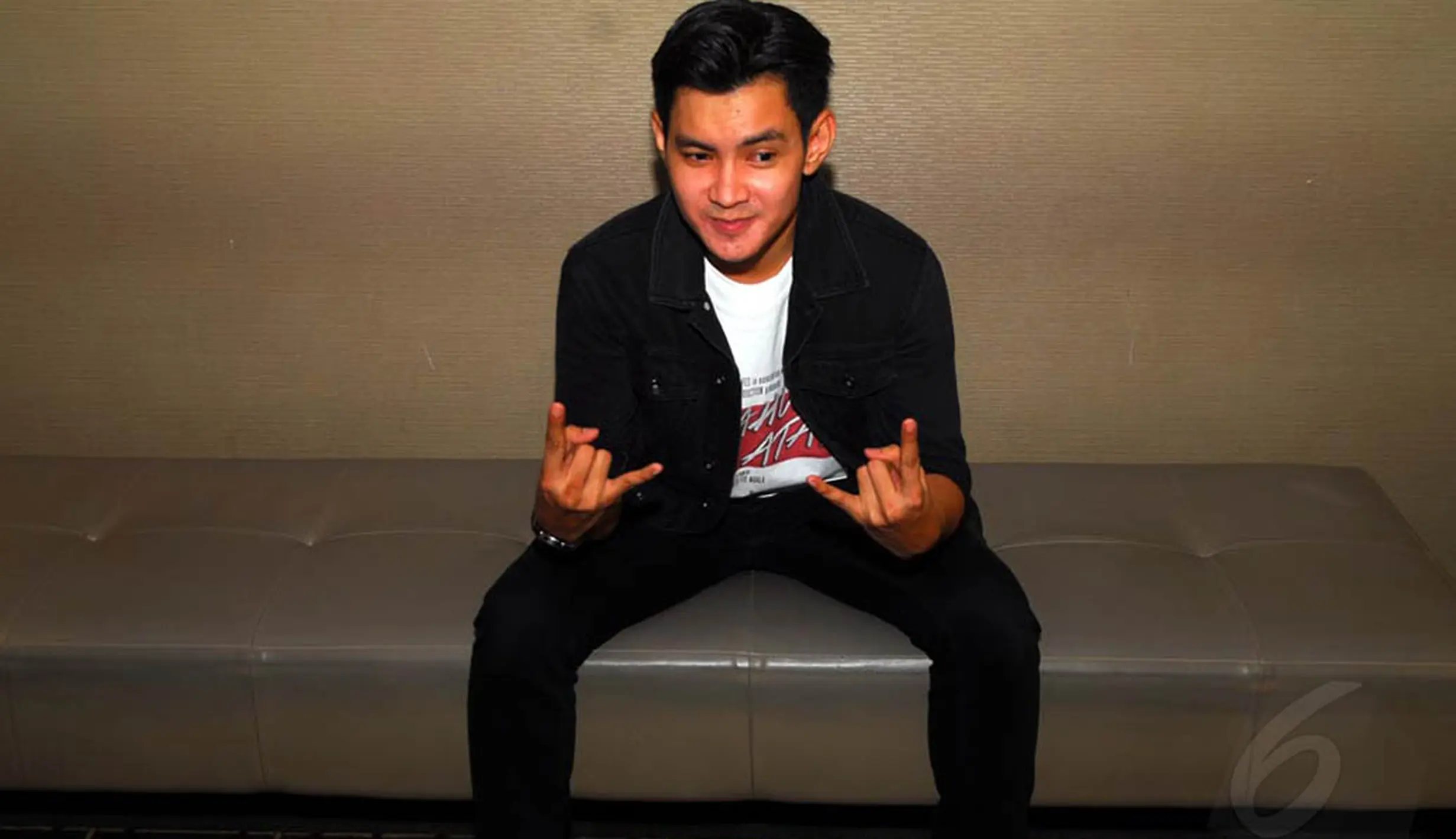Personel Sibuk, Aditya "The Junas Monkey" Main Film - Foto Liputan6.com