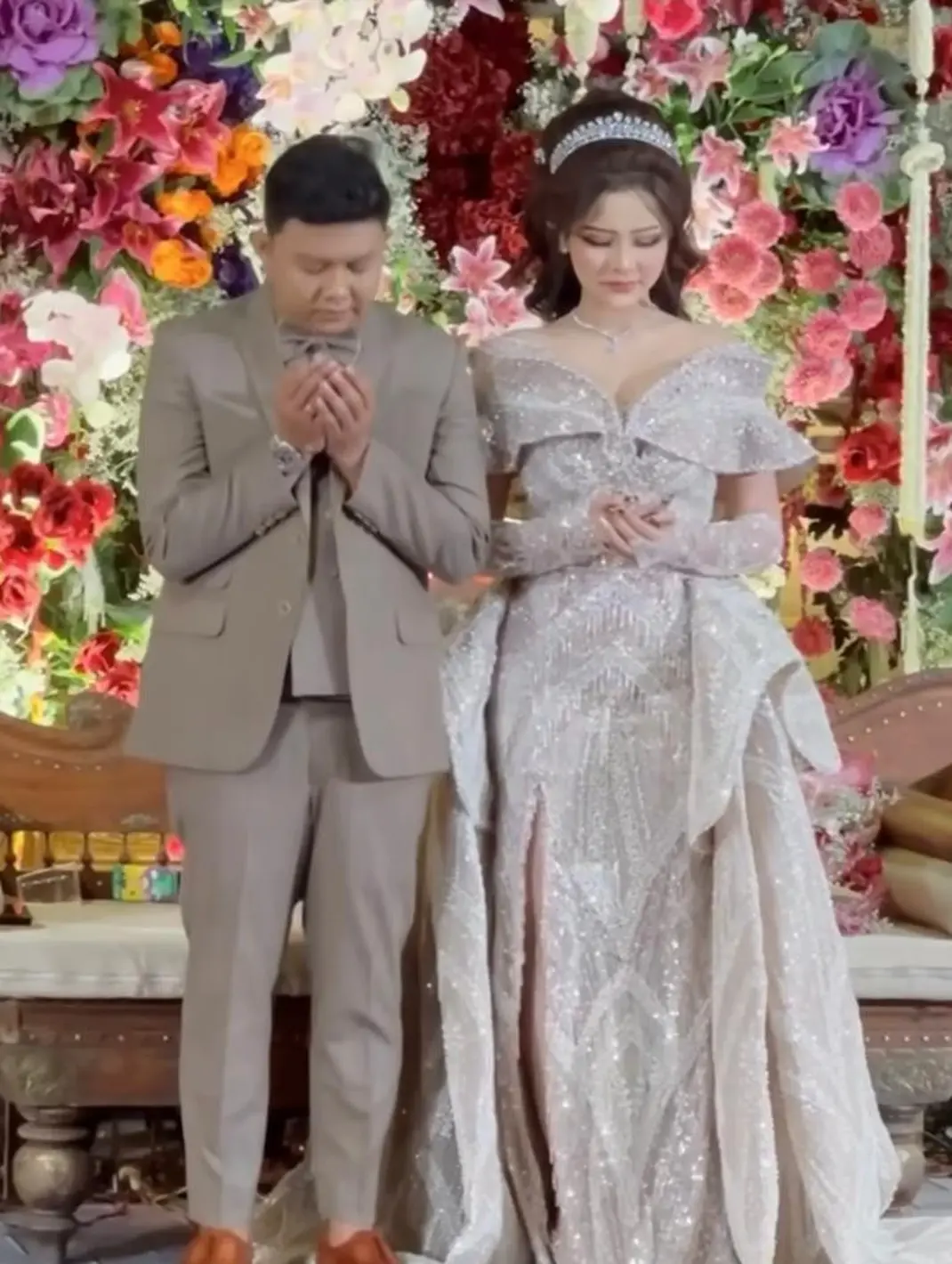 Bak Princess, 8 Gaya Mewah Bella Bonita Dibalut Gaun Bling-bling di Acara Ngunduh Mantu - Photo ...