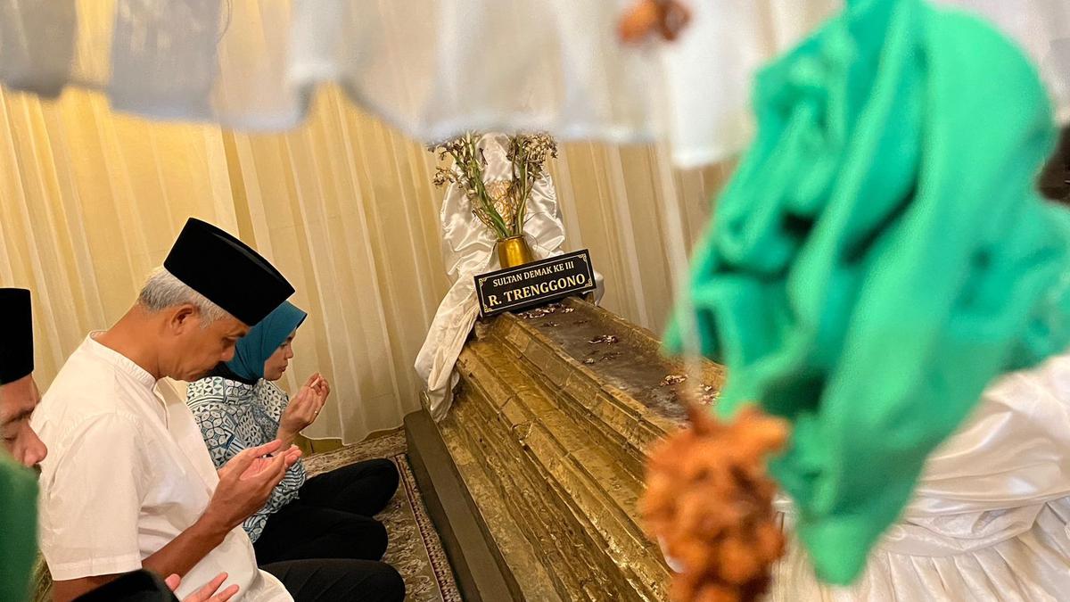 Ziarah ke Makam Raja Demak, Ganjar Pranowo: Raden Patah Contoh Sempurna ...