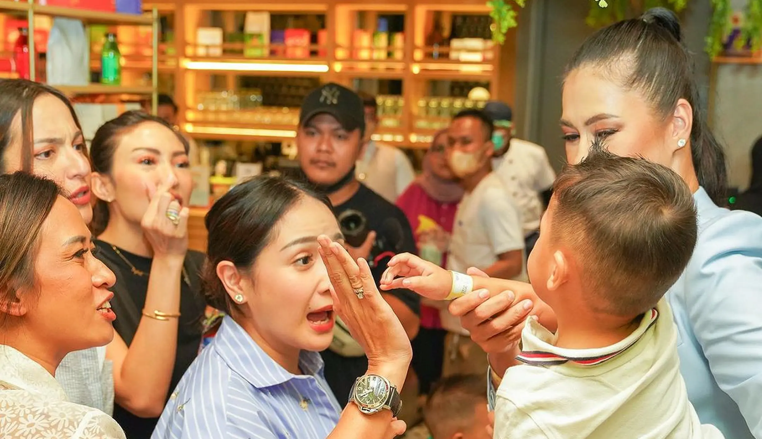 10 Potret Ulang Tahun Kenzo ke-2 Anak Baim Wong, Geng Cendol Terlihat Hadir