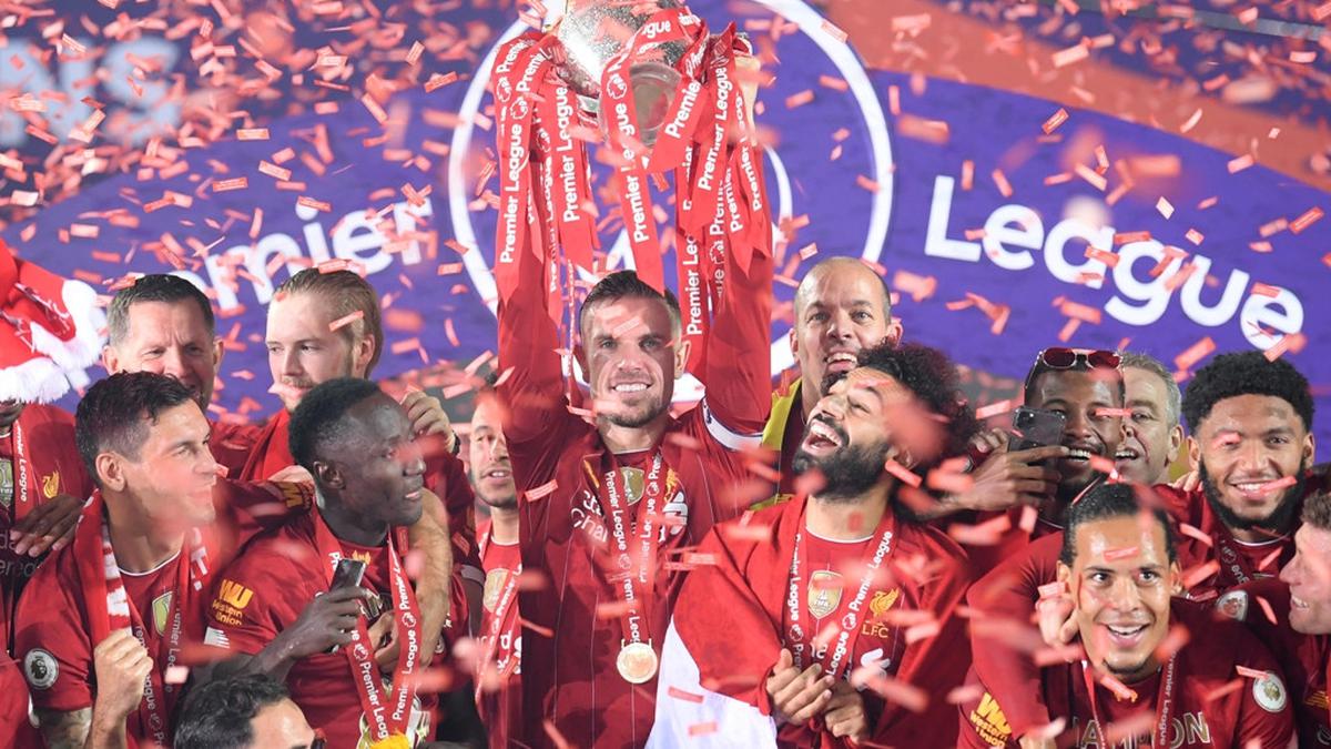 Angkat Trofi Juara Premier League, Liverpool Akhiri Penantian Panjang