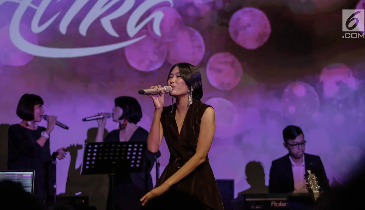 FOTO: Bertema Cinta, Alika Luncurkan Album Perfect Moment - Foto ...