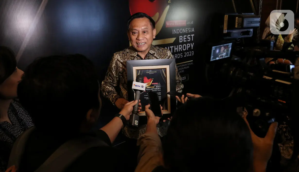 Pendiri Emtek Eddy Sariaatmadja Sabet Penghargaan Filantropi - Foto ...